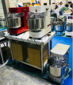 0.75Kw Flour Mixing Machine Small Spiral Mixer 10L Bakery Kneading For Cake